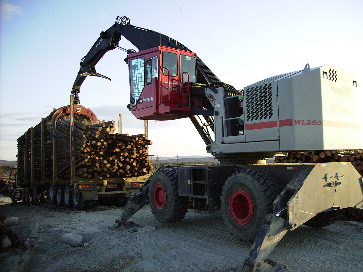 Wheeled Log Loader - Machineries Tanguay Machinery